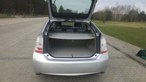 Grey Toyota Prius 2009 in Vilnius, with an engine capacity of 1.80 L and mileage of 295 thousand km for 5799 €, photo 8 on AUTOMOTO.COM.LV