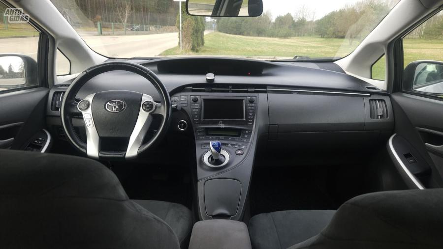 Grey Toyota Prius 2009 in Vilnius, with an engine capacity of 1.80 L and mileage of 295 thousand km for 5799 €, photo 10 on AUTOMOTO.COM.LV