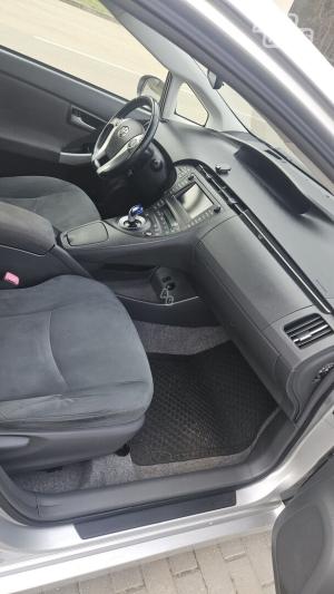 Grey Toyota Prius 2009 in Vilnius, with an engine capacity of 1.80 L and mileage of 295 thousand km for 5799 €, photo 12 on AUTOMOTO.COM.LV