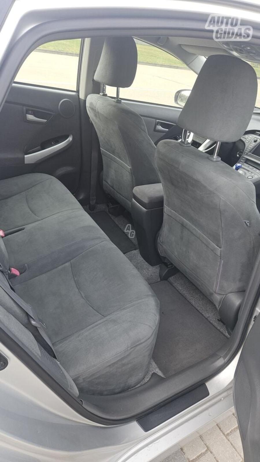 Grey Toyota Prius 2009 in Vilnius, with an engine capacity of 1.80 L and mileage of 295 thousand km for 5799 €, photo 13 on AUTOMOTO.COM.LV