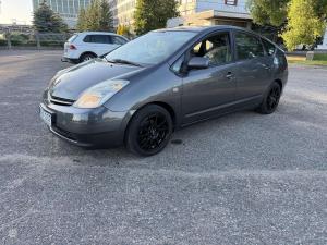 Pelēks Toyota Prius 2009 Kauņa, ar dzinēja tilpumu 1.50 L un nobraukumu 273 tūkst. km par 3750 €, foto  vietnē AUTOMOTO.COM.LV