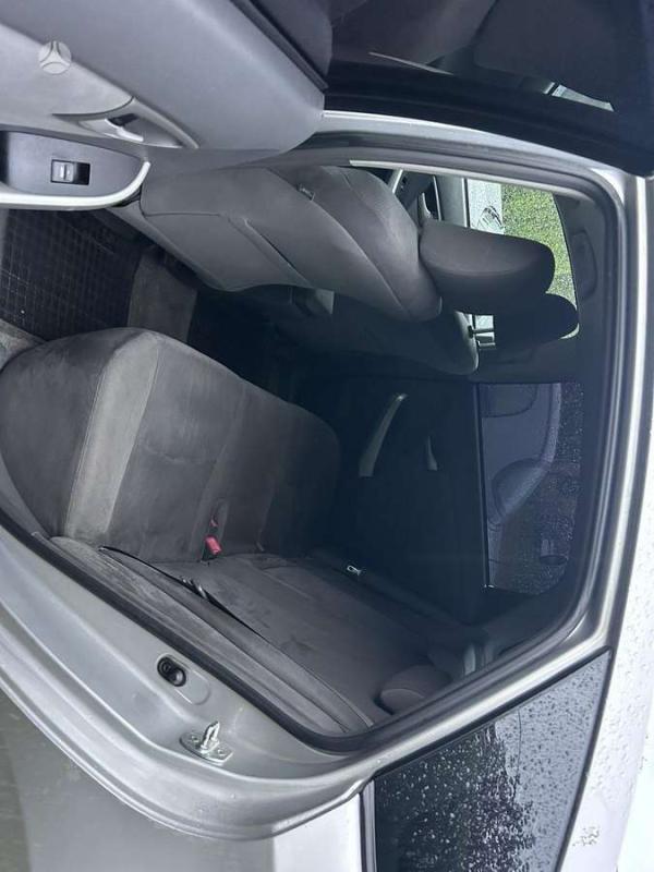 Grey Toyota Prius 2009 in Vilnius, with an engine capacity of 1.80 L and mileage of 483 thousand km for 3900 €, photo 3 on AUTOMOTO.COM.LV