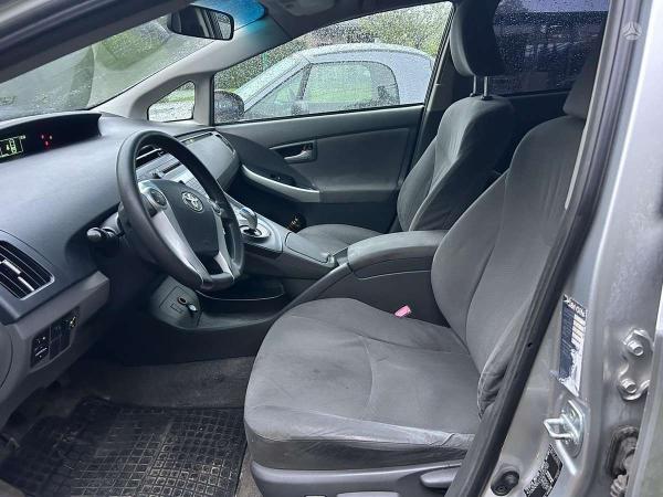 Grey Toyota Prius 2009 in Vilnius, with an engine capacity of 1.80 L and mileage of 483 thousand km for 3900 €, photo 4 on AUTOMOTO.COM.LV