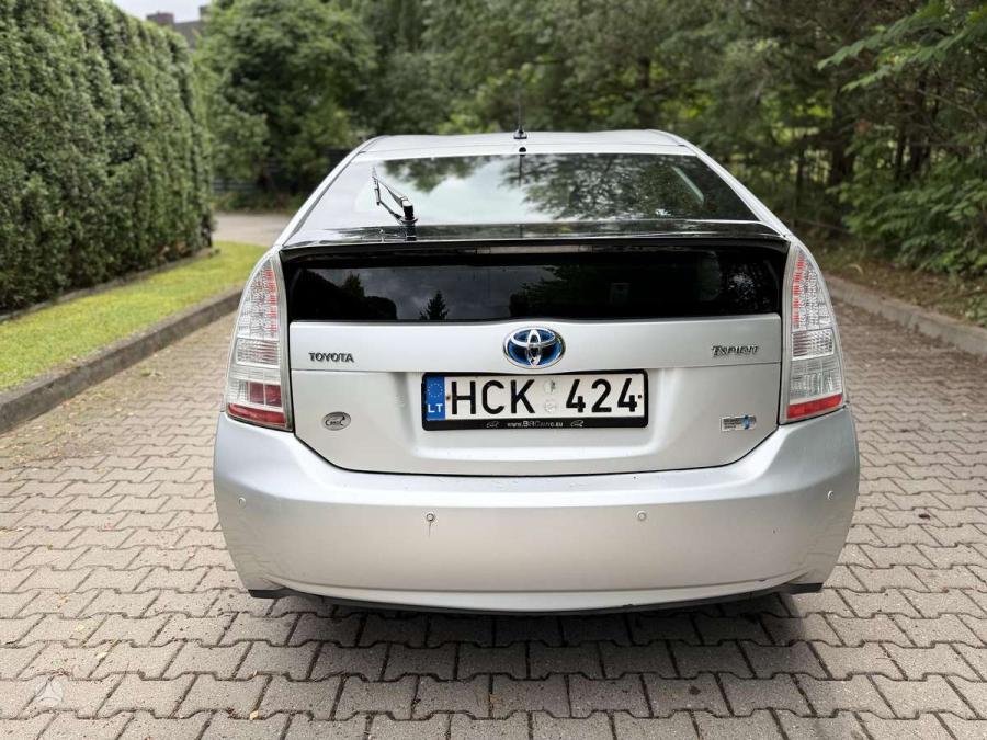 Pelēks Toyota Prius 2009 Viļņa, ar dzinēja tilpumu 1.80 L un nobraukumu 336 tūkst. km par 2850 €, foto 5 vietnē AUTOMOTO.COM.LV