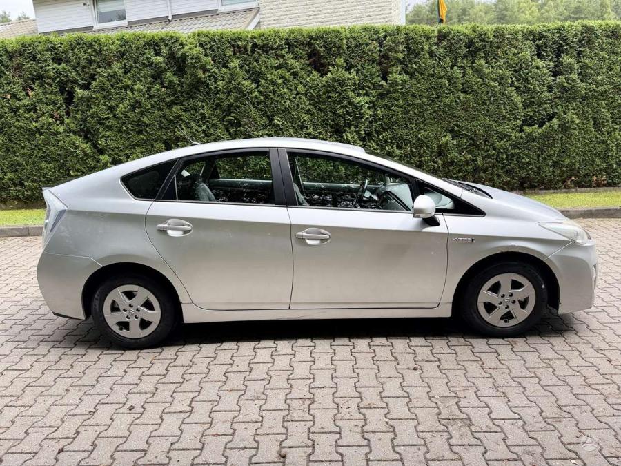 Pelēks Toyota Prius 2009 Viļņa, ar dzinēja tilpumu 1.80 L un nobraukumu 336 tūkst. km par 2850 €, foto 7 vietnē AUTOMOTO.COM.LV