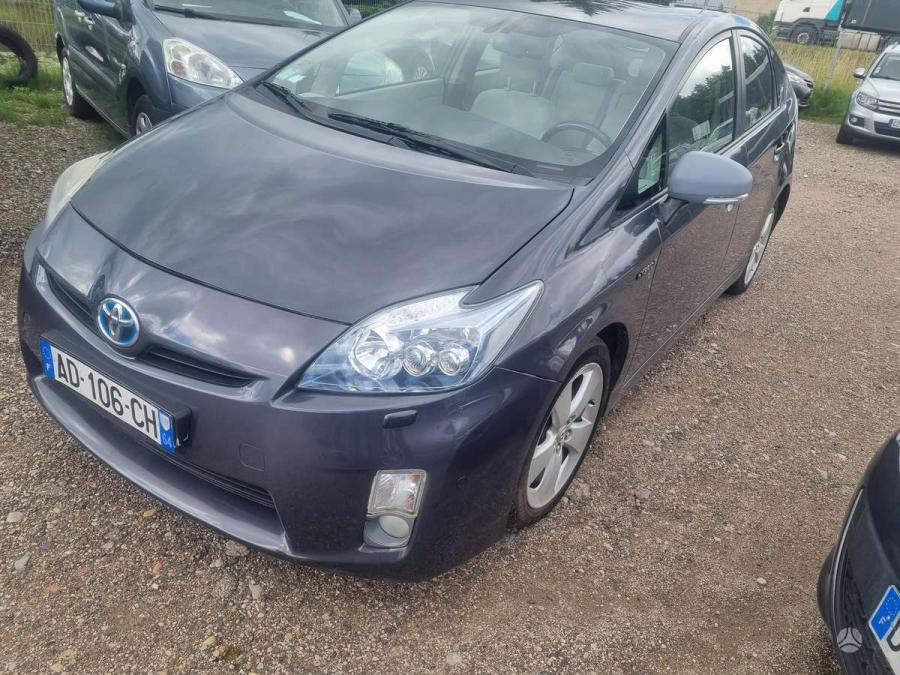 Grey Toyota Prius 2009 in Utena, with an engine capacity of 0.00 L and mileage of 226 thousand km for 4900 €, photo 1 on AUTOMOTO.COM.LV