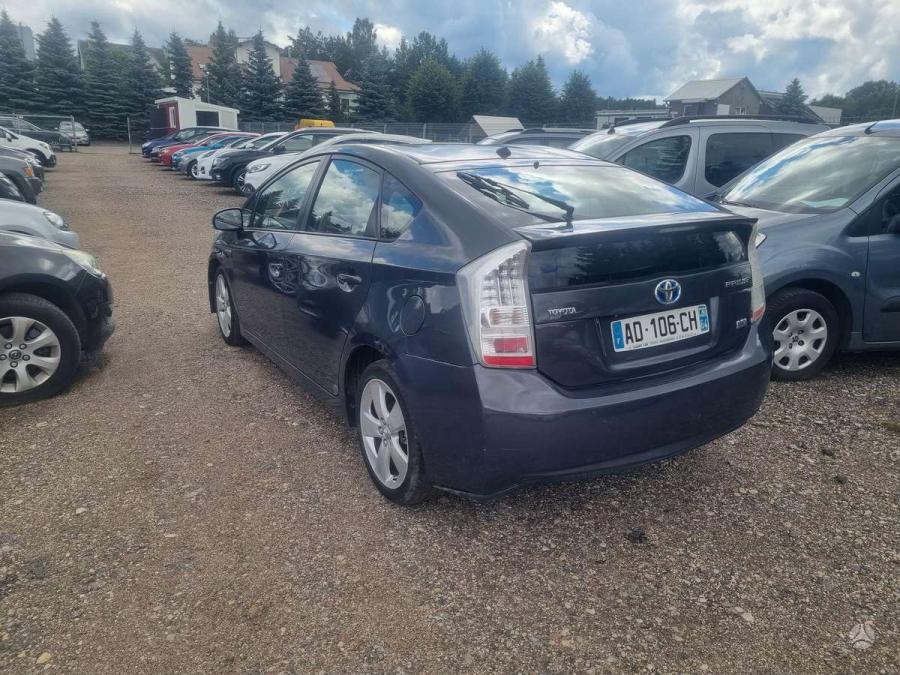 Grey Toyota Prius 2009 in Utena, with an engine capacity of 0.00 L and mileage of 226 thousand km for 4900 €, photo 4 on AUTOMOTO.COM.LV