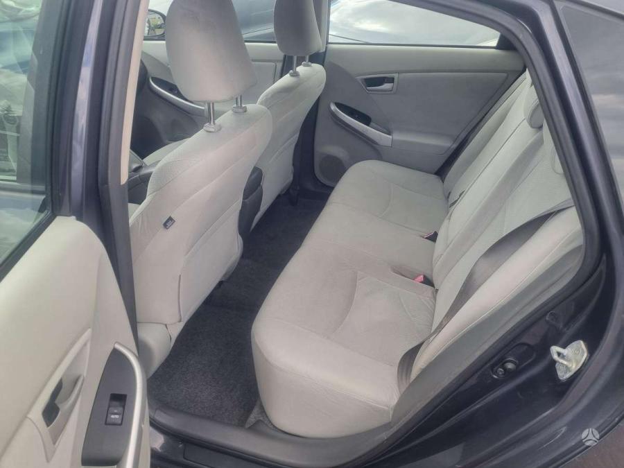 Grey Toyota Prius 2009 in Utena, with an engine capacity of 0.00 L and mileage of 226 thousand km for 4900 €, photo 6 on AUTOMOTO.COM.LV