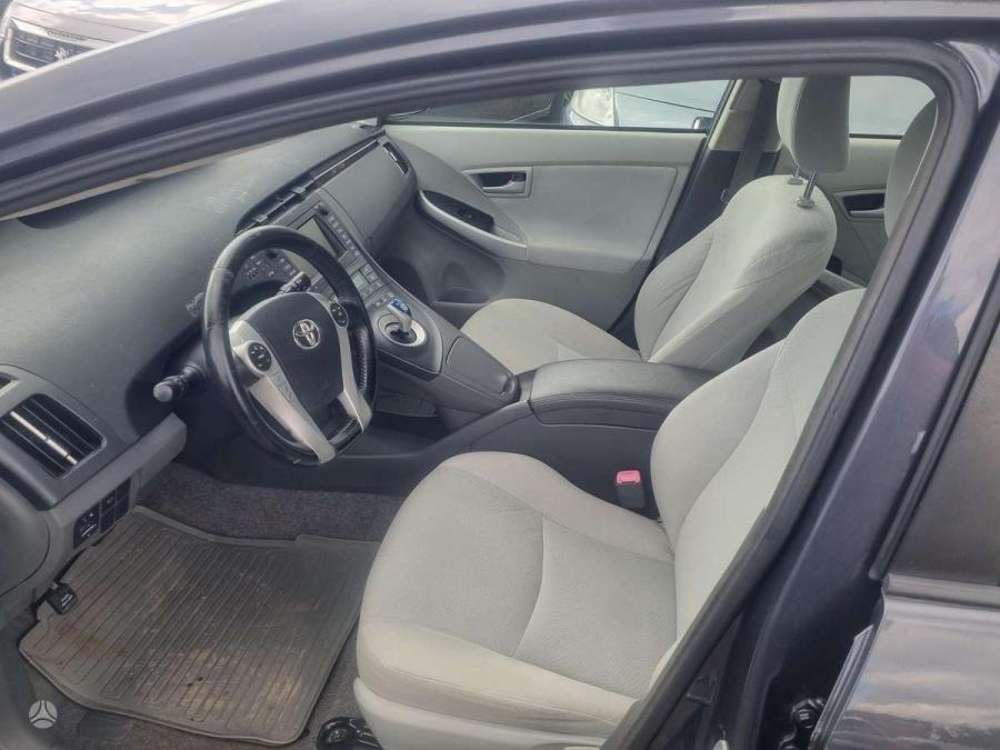 Grey Toyota Prius 2009 in Utena, with an engine capacity of 0.00 L and mileage of 226 thousand km for 4900 €, photo 7 on AUTOMOTO.COM.LV