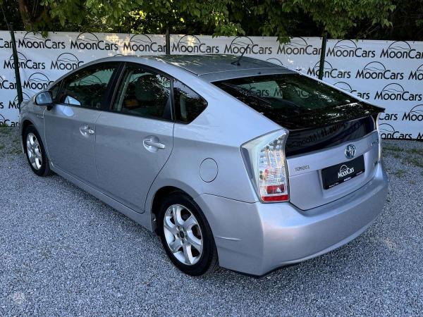 Pelēks Toyota Prius 2009 Viļņa, ar dzinēja tilpumu 0.00 L un nobraukumu 301 tūkst. km par 5600 €, foto 5 vietnē AUTOMOTO.COM.LV