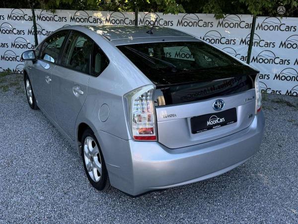 Pelēks Toyota Prius 2009 Viļņa, ar dzinēja tilpumu 0.00 L un nobraukumu 301 tūkst. km par 5600 €, foto 6 vietnē AUTOMOTO.COM.LV