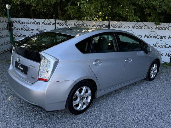 Pelēks Toyota Prius 2009 Viļņa, ar dzinēja tilpumu 0.00 L un nobraukumu 301 tūkst. km par 5600 €, foto 7 vietnē AUTOMOTO.COM.LV