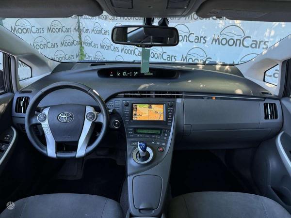 Pelēks Toyota Prius 2009 Viļņa, ar dzinēja tilpumu 0.00 L un nobraukumu 301 tūkst. km par 5600 €, foto 10 vietnē AUTOMOTO.COM.LV