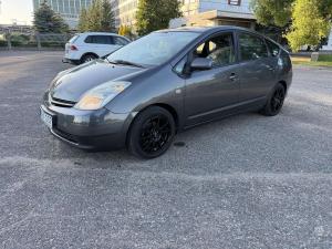 Pelēks Toyota Prius 2009 Kauņa, ar dzinēja tilpumu 1.50 L un nobraukumu 289 tūkst. km par 3690 €, foto  vietnē AUTOMOTO.COM.LV