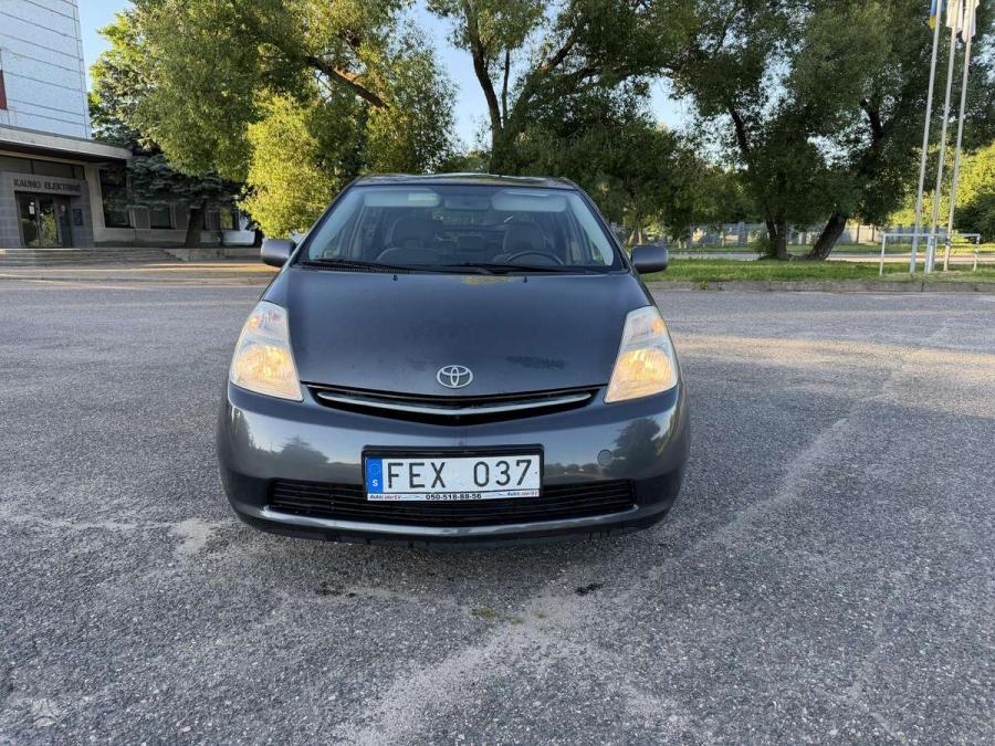 Pelēks Toyota Prius 2009 Kauņa, ar dzinēja tilpumu 1.50 L un nobraukumu 289 tūkst. km par 3690 €, foto 3 vietnē AUTOMOTO.COM.LV