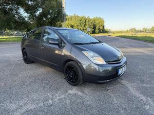 Pelēks Toyota Prius 2009 Kauņa, ar dzinēja tilpumu 1.50 L un nobraukumu 289 tūkst. km par 3690 €, foto 4 vietnē AUTOMOTO.COM.LV