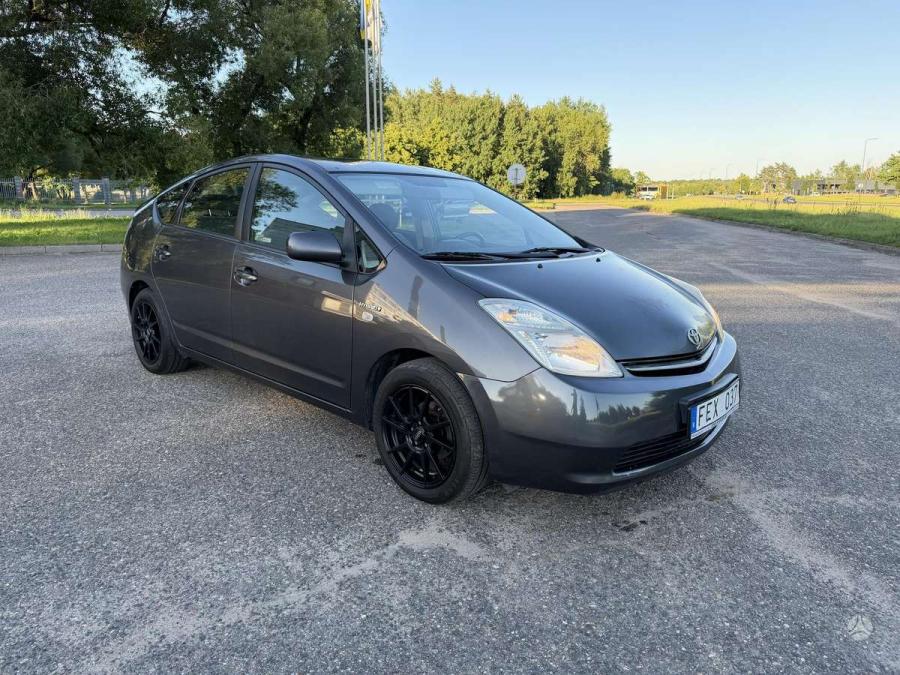 Pelēks Toyota Prius 2009 Kauņa, ar dzinēja tilpumu 1.50 L un nobraukumu 289 tūkst. km par 3690 €, foto 4 vietnē AUTOMOTO.COM.LV