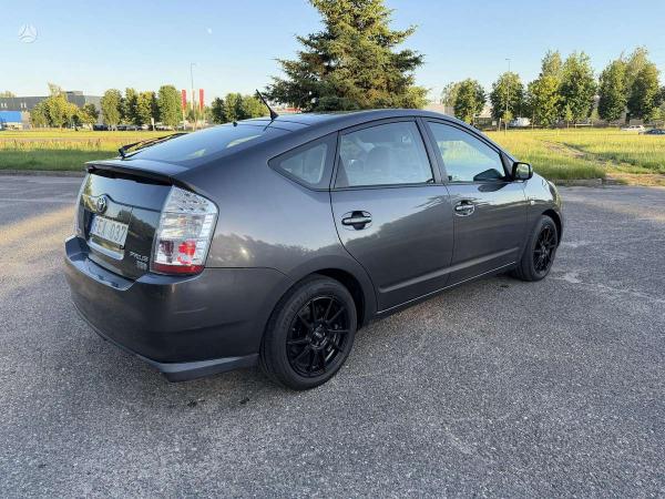Grey Toyota Prius 2009 in Kaunas, with an engine capacity of 1.50 L and mileage of 289 thousand km for 3690 €, photo 5 on AUTOMOTO.COM.LV