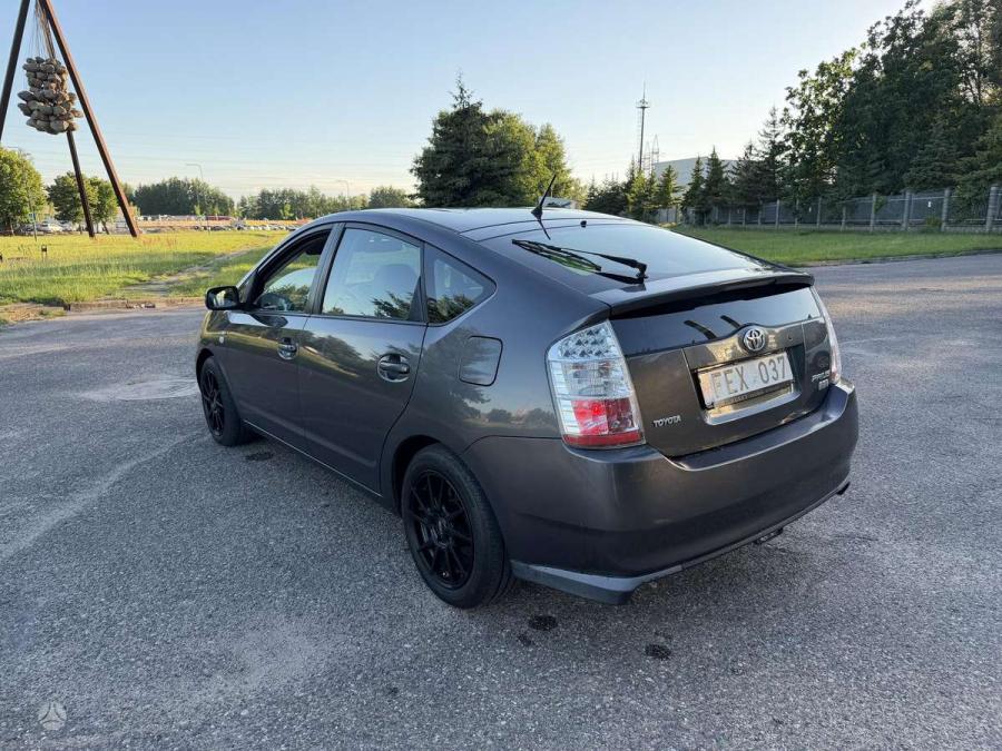 Pelēks Toyota Prius 2009 Kauņa, ar dzinēja tilpumu 1.50 L un nobraukumu 289 tūkst. km par 3690 €, foto 8 vietnē AUTOMOTO.COM.LV
