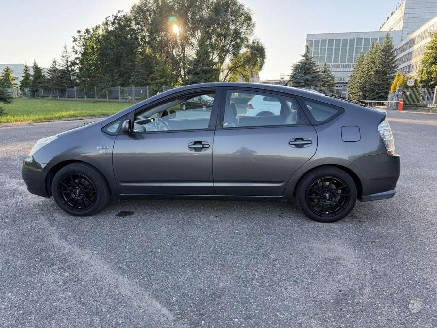 Pelēks Toyota Prius 2009 Kauņa, ar dzinēja tilpumu 1.50 L un nobraukumu 289 tūkst. km par 3690 €, foto 9 vietnē AUTOMOTO.COM.LV