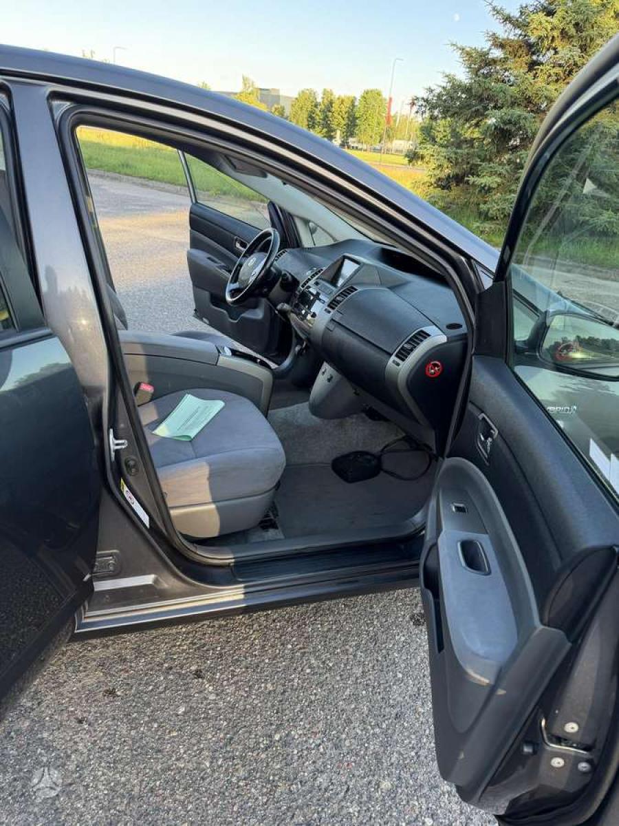 Pelēks Toyota Prius 2009 Kauņa, ar dzinēja tilpumu 1.50 L un nobraukumu 289 tūkst. km par 3690 €, foto 15 vietnē AUTOMOTO.COM.LV