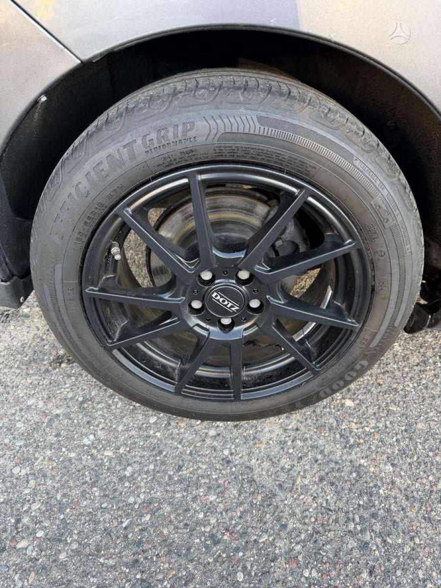 Pelēks Toyota Prius 2009 Kauņa, ar dzinēja tilpumu 1.50 L un nobraukumu 289 tūkst. km par 3690 €, foto 19 vietnē AUTOMOTO.COM.LV