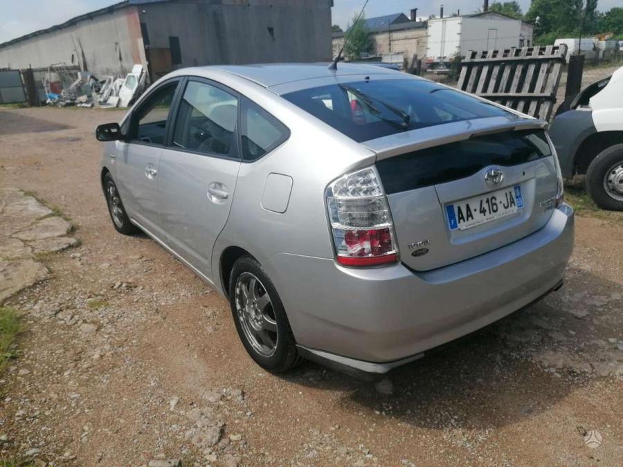 Pelēks Toyota Prius 2009 Tauragė, ar dzinēja tilpumu 1.50 L un nobraukumu 268 tūkst. km par 4700 €, foto 5 vietnē AUTOMOTO.COM.LV