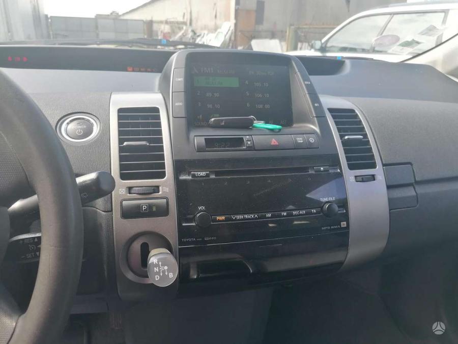 Pelēks Toyota Prius 2009 Tauragė, ar dzinēja tilpumu 1.50 L un nobraukumu 268 tūkst. km par 4700 €, foto 9 vietnē AUTOMOTO.COM.LV