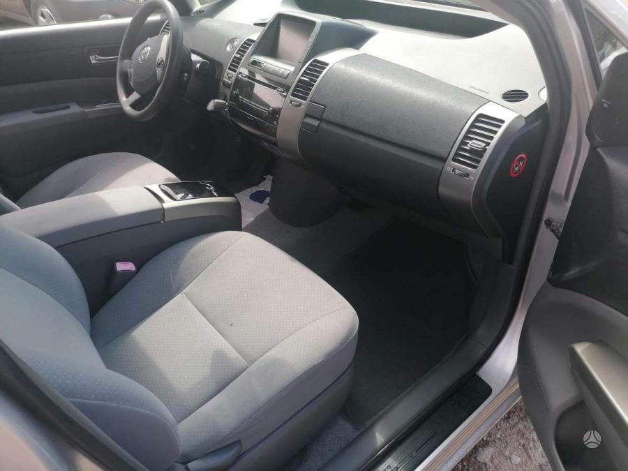 Pelēks Toyota Prius 2009 Tauragė, ar dzinēja tilpumu 1.50 L un nobraukumu 268 tūkst. km par 4700 €, foto 13 vietnē AUTOMOTO.COM.LV
