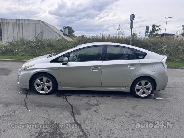 Grey Toyota Prius 2009 in Tallinn, with an engine capacity of 1.80 L and mileage of 350 thousand km for 4500 €, photo 1 on AUTOMOTO.COM.LV