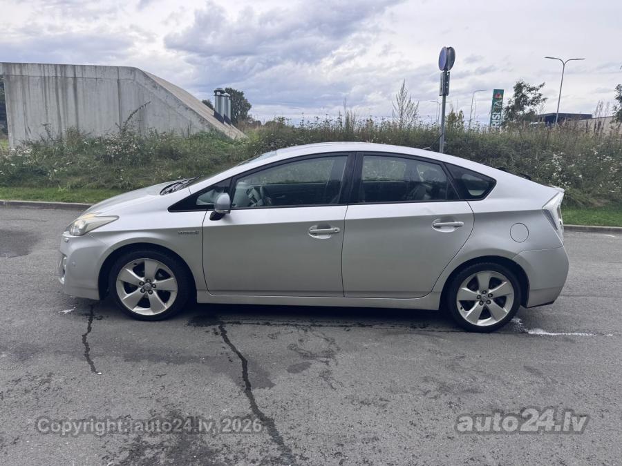 Pelēks Toyota Prius 2009 Tallina, ar dzinēja tilpumu 1.80 L un nobraukumu 350 tūkst. km par 4500 €, foto 1 vietnē AUTOMOTO.COM.LV
