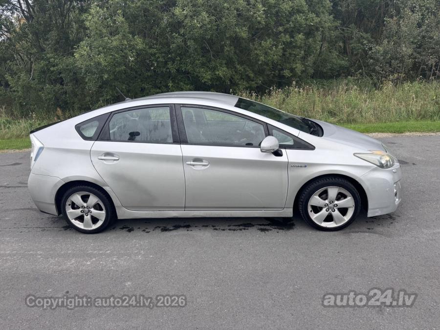 Pelēks Toyota Prius 2009 Tallina, ar dzinēja tilpumu 1.80 L un nobraukumu 350 tūkst. km par 4500 €, foto 5 vietnē AUTOMOTO.COM.LV