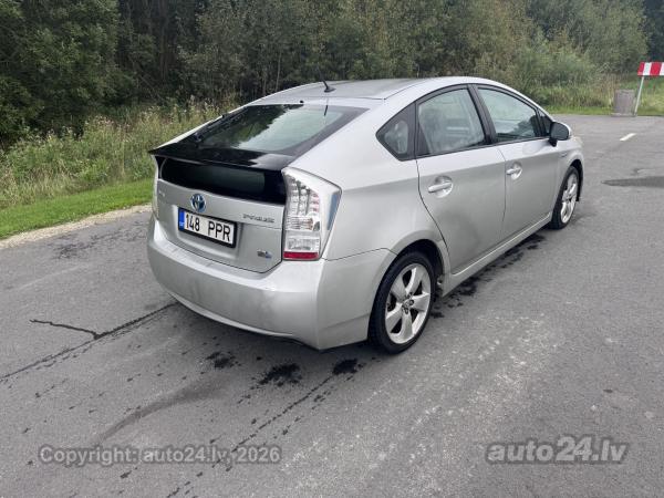 Grey Toyota Prius 2009 in Tallinn, with an engine capacity of 1.80 L and mileage of 350 thousand km for 4500 €, photo 6 on AUTOMOTO.COM.LV