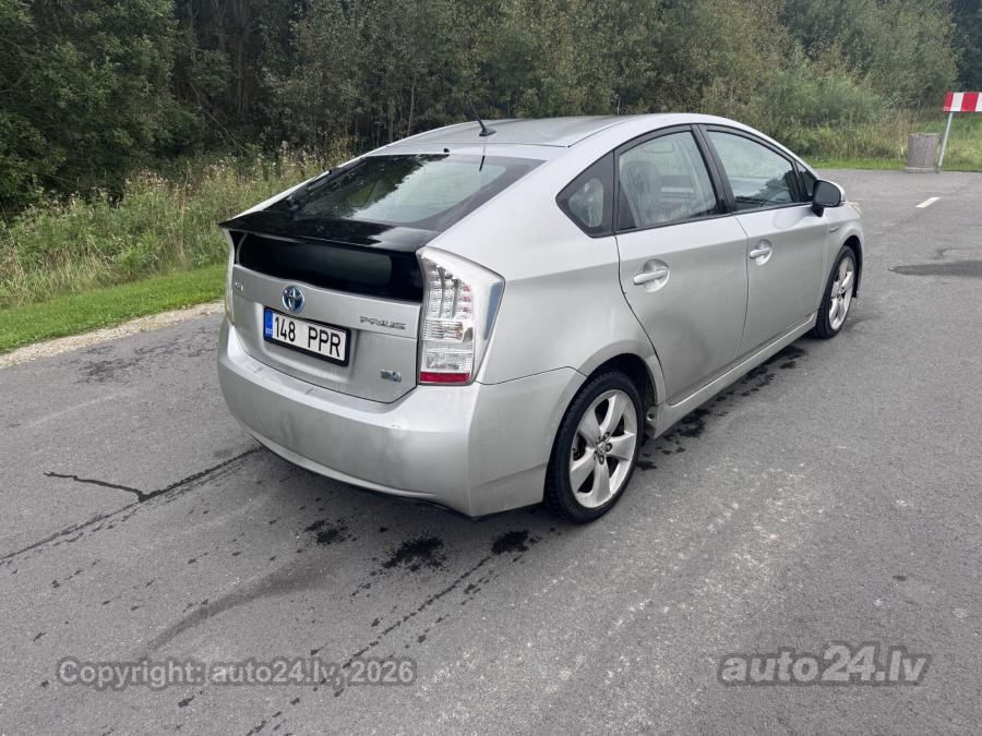 Pelēks Toyota Prius 2009 Tallina, ar dzinēja tilpumu 1.80 L un nobraukumu 350 tūkst. km par 4500 €, foto 6 vietnē AUTOMOTO.COM.LV