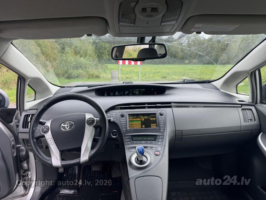 Pelēks Toyota Prius 2009 Tallina, ar dzinēja tilpumu 1.80 L un nobraukumu 350 tūkst. km par 4500 €, foto 7 vietnē AUTOMOTO.COM.LV