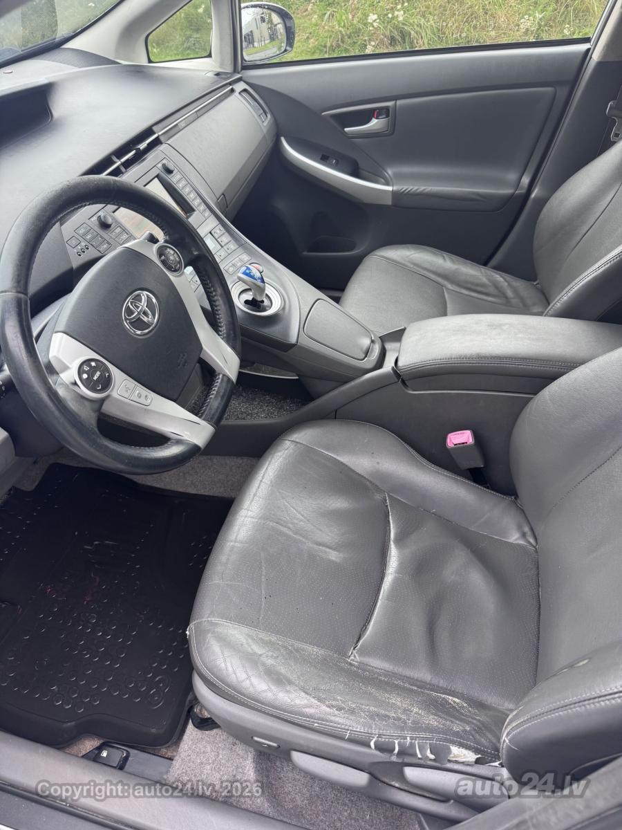 Pelēks Toyota Prius 2009 Tallina, ar dzinēja tilpumu 1.80 L un nobraukumu 350 tūkst. km par 4500 €, foto 8 vietnē AUTOMOTO.COM.LV