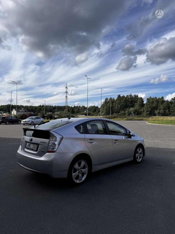 Pelēks Toyota Prius 2009 Kauņa, ar dzinēja tilpumu 1.80 L un nobraukumu 304 tūkst. km par 5550 €, foto 5 vietnē AUTOMOTO.COM.LV