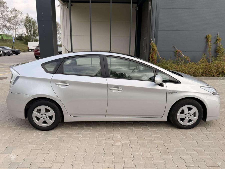 Grey Toyota Prius 2009 in Vilnius, with an engine capacity of 1.80 L and mileage of 117 thousand km for 9950 €, photo 6 on AUTOMOTO.COM.LV