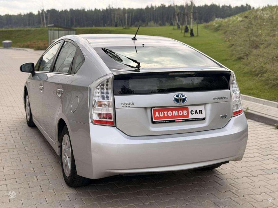 Grey Toyota Prius 2009 in Vilnius, with an engine capacity of 1.80 L and mileage of 117 thousand km for 9950 €, photo 11 on AUTOMOTO.COM.LV