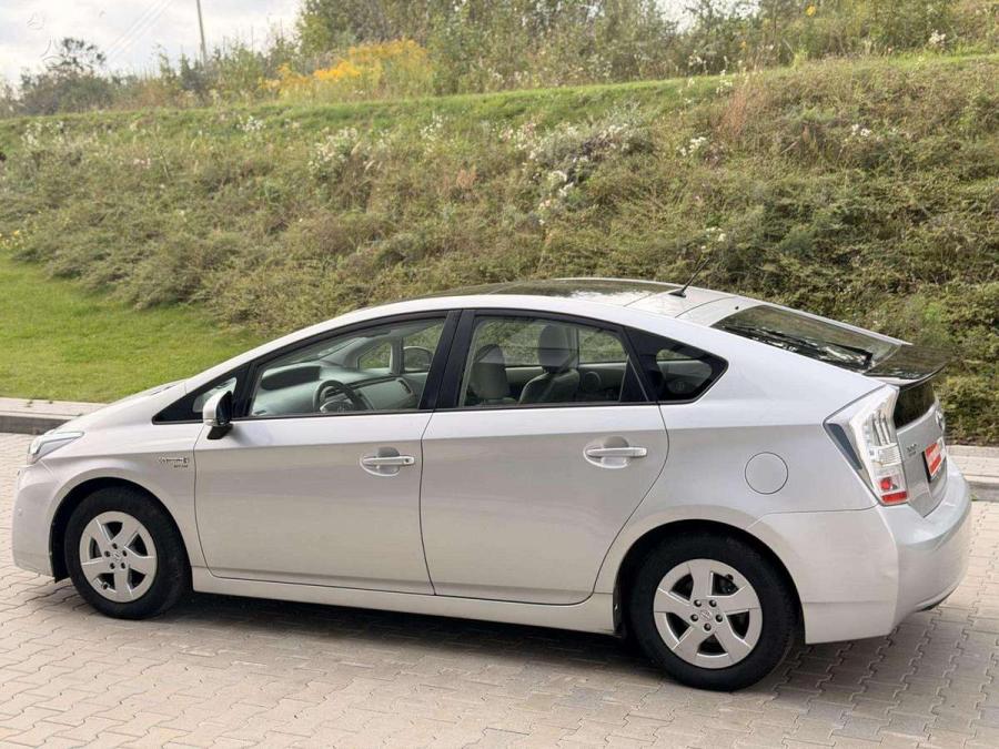 Grey Toyota Prius 2009 in Vilnius, with an engine capacity of 1.80 L and mileage of 117 thousand km for 9950 €, photo 13 on AUTOMOTO.COM.LV