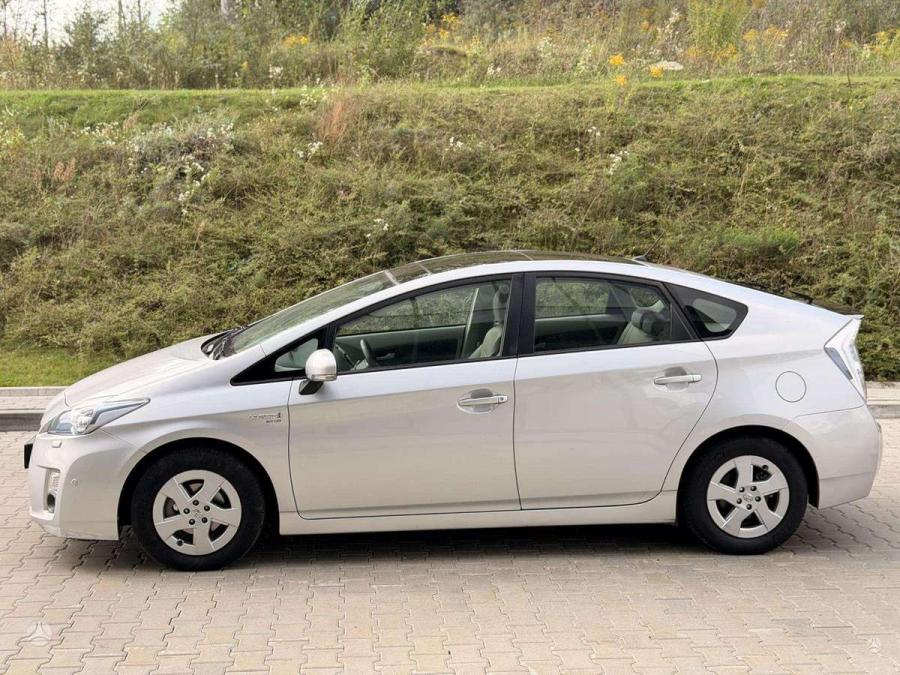 Grey Toyota Prius 2009 in Vilnius, with an engine capacity of 1.80 L and mileage of 117 thousand km for 9950 €, photo 14 on AUTOMOTO.COM.LV