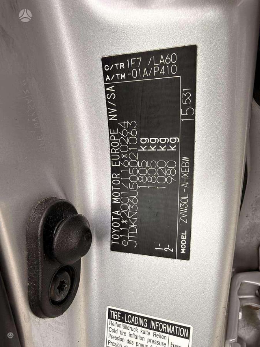 Grey Toyota Prius 2009 in Vilnius, with an engine capacity of 1.80 L and mileage of 117 thousand km for 9950 €, photo 15 on AUTOMOTO.COM.LV