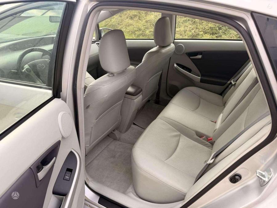 Grey Toyota Prius 2009 in Vilnius, with an engine capacity of 1.80 L and mileage of 117 thousand km for 9950 €, photo 16 on AUTOMOTO.COM.LV