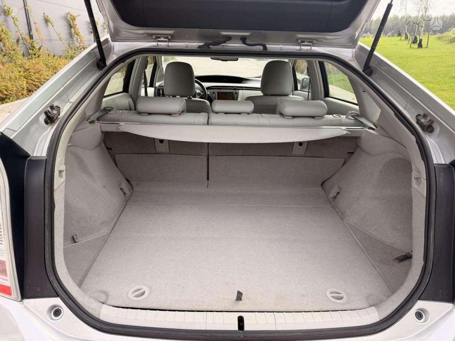 Grey Toyota Prius 2009 in Vilnius, with an engine capacity of 1.80 L and mileage of 117 thousand km for 9950 €, photo 23 on AUTOMOTO.COM.LV