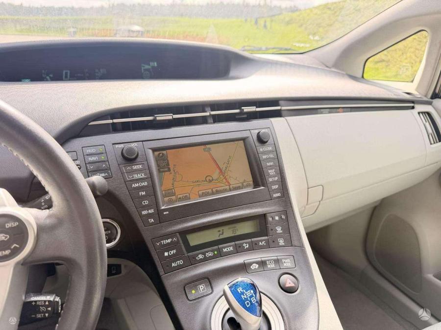 Grey Toyota Prius 2009 in Vilnius, with an engine capacity of 1.80 L and mileage of 117 thousand km for 9950 €, photo 27 on AUTOMOTO.COM.LV
