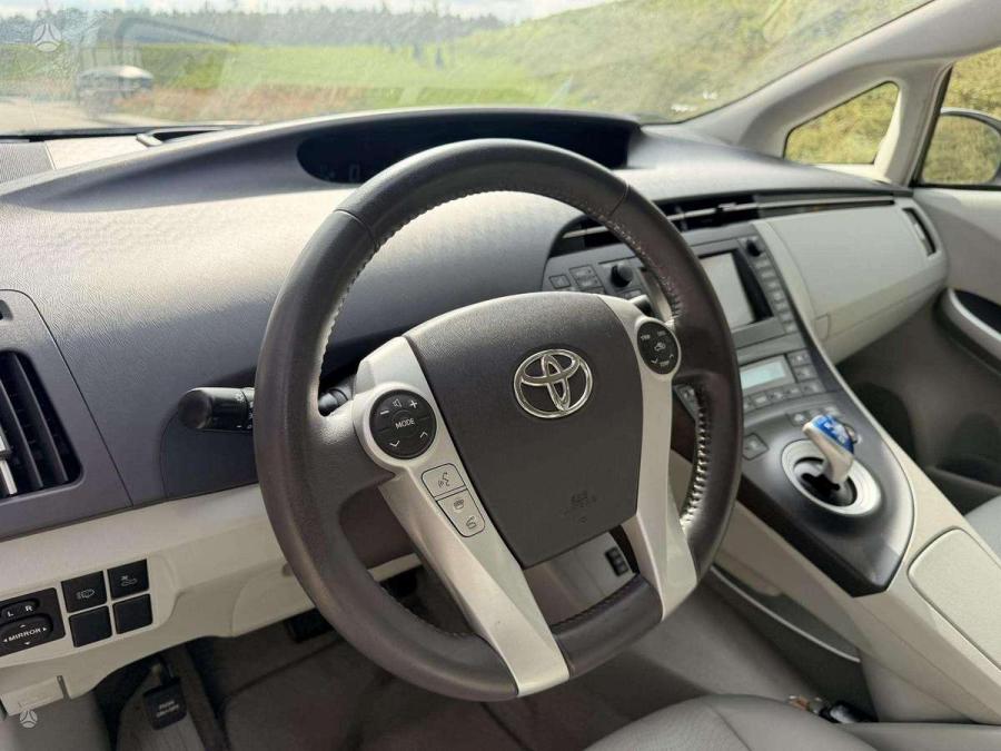 Grey Toyota Prius 2009 in Vilnius, with an engine capacity of 1.80 L and mileage of 117 thousand km for 9950 €, photo 28 on AUTOMOTO.COM.LV