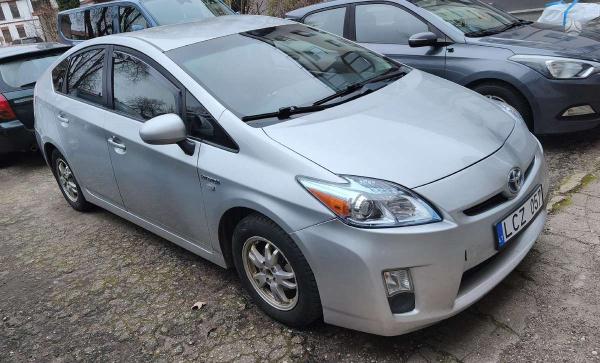 Pelēks Toyota Prius 2010 Klaipėda, ar dzinēja tilpumu 1.80 L un nobraukumu 335 tūkst. km par 5500 €, foto 2 vietnē AUTOMOTO.COM.LV
