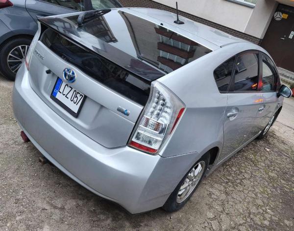 Pelēks Toyota Prius 2010 Klaipėda, ar dzinēja tilpumu 1.80 L un nobraukumu 335 tūkst. km par 5500 €, foto 4 vietnē AUTOMOTO.COM.LV