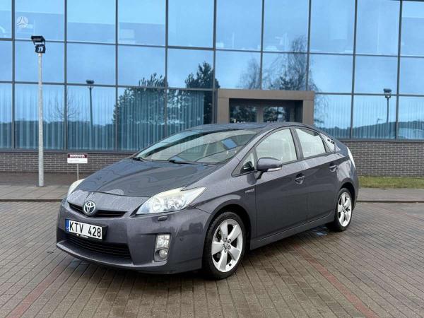 Grey Toyota Prius 2010 in Vilnius, with an engine capacity of 0.00 L and mileage of 300 thousand km for 4500 €, photo 1 on AUTOMOTO.COM.LV