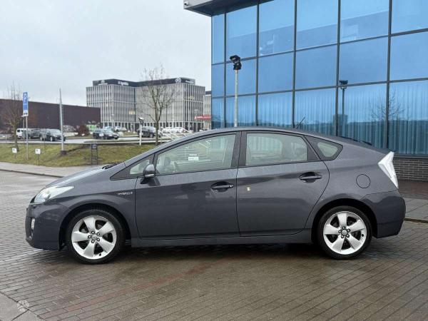 Grey Toyota Prius 2010 in Vilnius, with an engine capacity of 0.00 L and mileage of 300 thousand km for 4500 €, photo 2 on AUTOMOTO.COM.LV